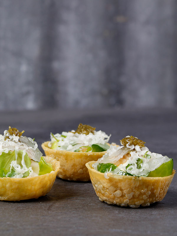 Recept - Tartelett med granbarrssylt, inkokt silverlök, kräm på lagrad ...